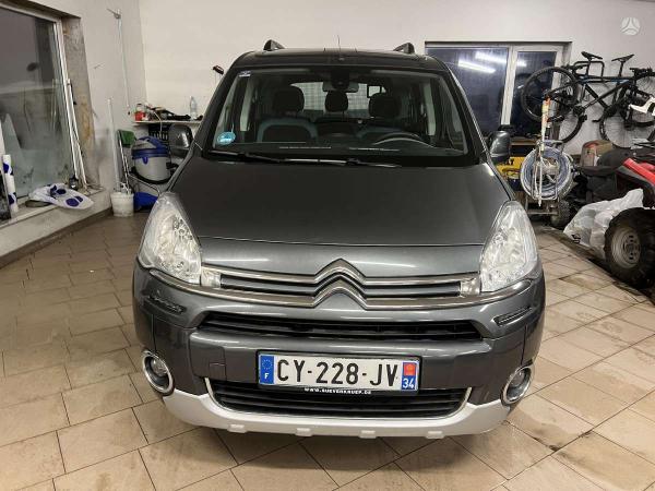 Pelēks Citroen Berlingo 2015 Tauragė, ar dzinēja tilpumu 1.56 L un nobraukumu 204 tūkst. km par 5600 €, foto 4 vietnē AUTOMOTO.COM.LV