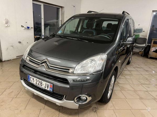 Pelēks Citroen Berlingo 2015 Tauragė, ar dzinēja tilpumu 1.56 L un nobraukumu 204 tūkst. km par 5600 €, foto 5 vietnē AUTOMOTO.COM.LV