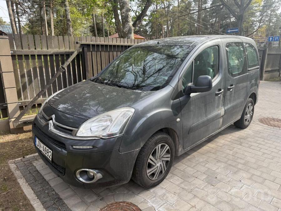 Pelēks Citroen Berlingo 2015 Rīga, ar dzinēja tilpumu 1.60 L un nobraukumu 248 tūkst. km par 2904 €, foto 1 vietnē AUTOMOTO.COM.LV