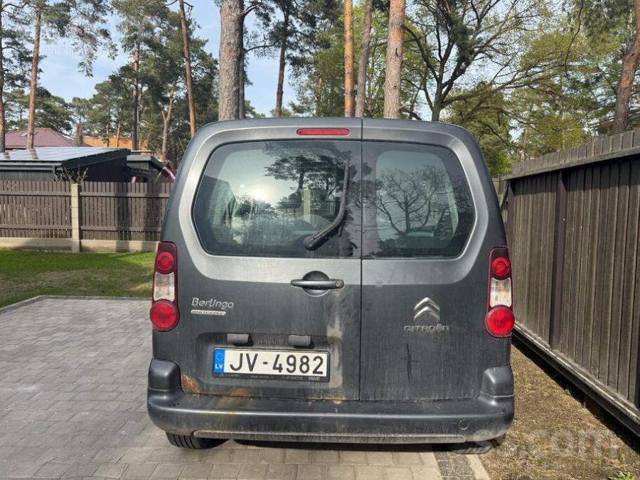 Pelēks Citroen Berlingo 2015 Rīga, ar dzinēja tilpumu 1.60 L un nobraukumu 248 tūkst. km par 2904 €, foto 3 vietnē AUTOMOTO.COM.LV