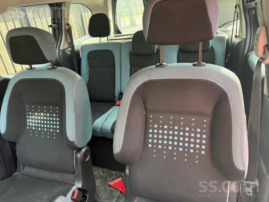 Pelēks Citroen Berlingo 2015 Rīga, ar dzinēja tilpumu 1.60 L un nobraukumu 248 tūkst. km par 2904 €, foto 5 vietnē AUTOMOTO.COM.LV
