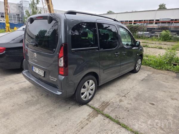 Pelēks Citroen Berlingo 2015 Rīga, ar dzinēja tilpumu 1.60 L un nobraukumu 160 tūkst. km par 4300 €, foto 5 vietnē AUTOMOTO.COM.LV