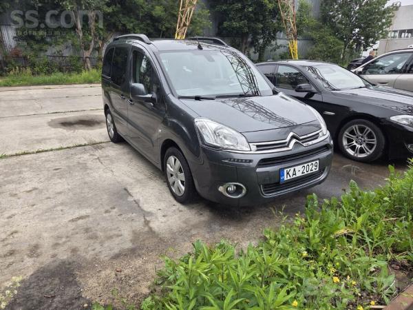 Pelēks Citroen Berlingo 2015 Rīga, ar dzinēja tilpumu 1.60 L un nobraukumu 160 tūkst. km par 4300 €, foto 6 vietnē AUTOMOTO.COM.LV