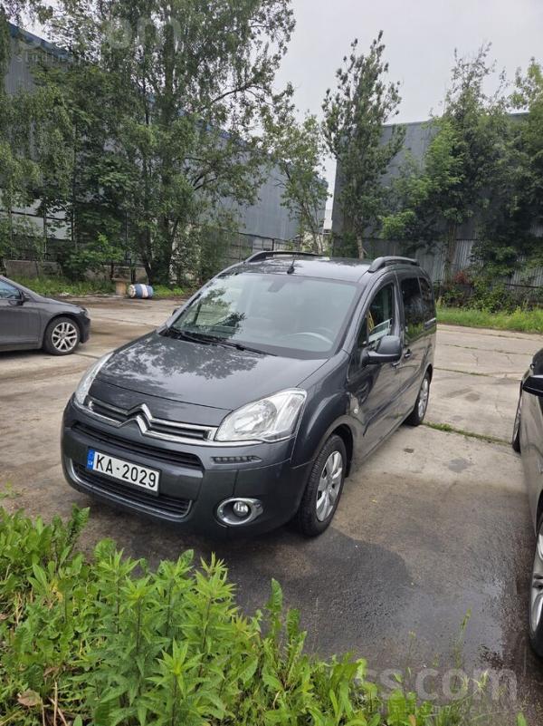 Pelēks Citroen Berlingo 2015 Rīga, ar dzinēja tilpumu 1.60 L un nobraukumu 160 tūkst. km par 4300 €, foto 7 vietnē AUTOMOTO.COM.LV