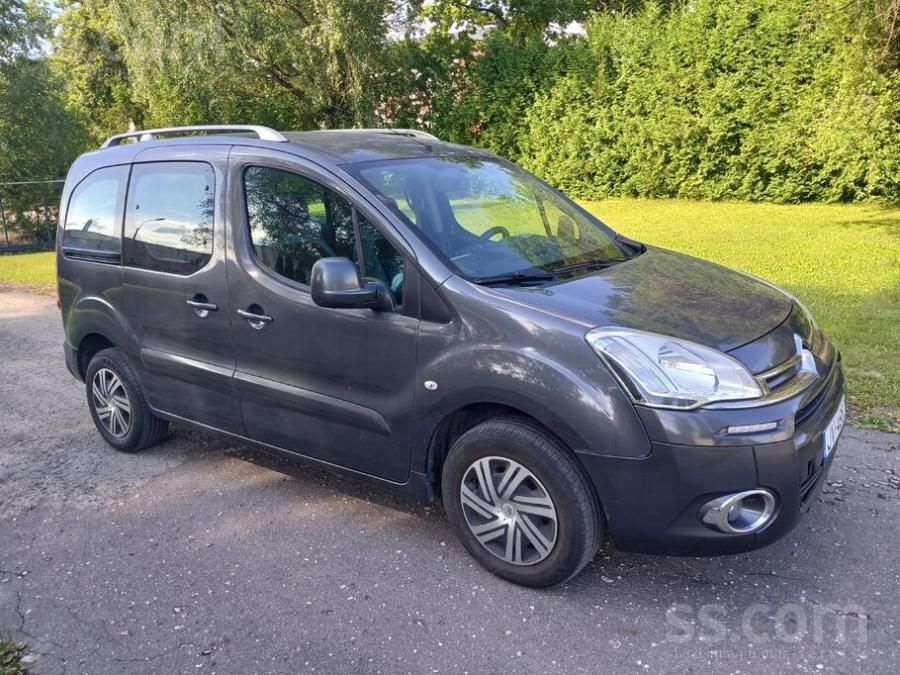 Pelēks Citroen Berlingo 2015 Ogre, ar dzinēja tilpumu 1.60 L un nobraukumu 248 tūkst. km par 3900 €, foto 1 vietnē AUTOMOTO.COM.LV