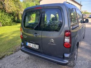Pelēks Citroen Berlingo 2015 Ogre, ar dzinēja tilpumu 1.60 L un nobraukumu 248 tūkst. km par 3900 €, foto 6 vietnē AUTOMOTO.COM.LV