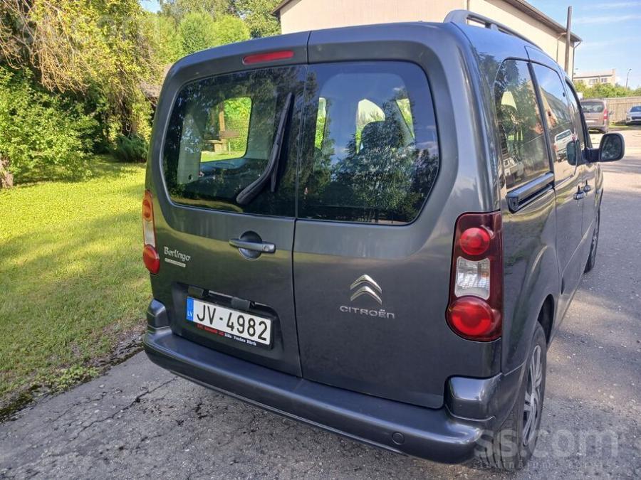 Pelēks Citroen Berlingo 2015 Ogre, ar dzinēja tilpumu 1.60 L un nobraukumu 248 tūkst. km par 3900 €, foto 6 vietnē AUTOMOTO.COM.LV