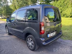 Pelēks Citroen Berlingo 2015 Ogre, ar dzinēja tilpumu 1.60 L un nobraukumu 248 tūkst. km par 3900 €, foto 13 vietnē AUTOMOTO.COM.LV