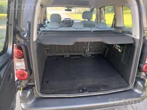 Pelēks Citroen Berlingo 2015 Ogre, ar dzinēja tilpumu 1.60 L un nobraukumu 248 tūkst. km par 3900 €, foto 14 vietnē AUTOMOTO.COM.LV
