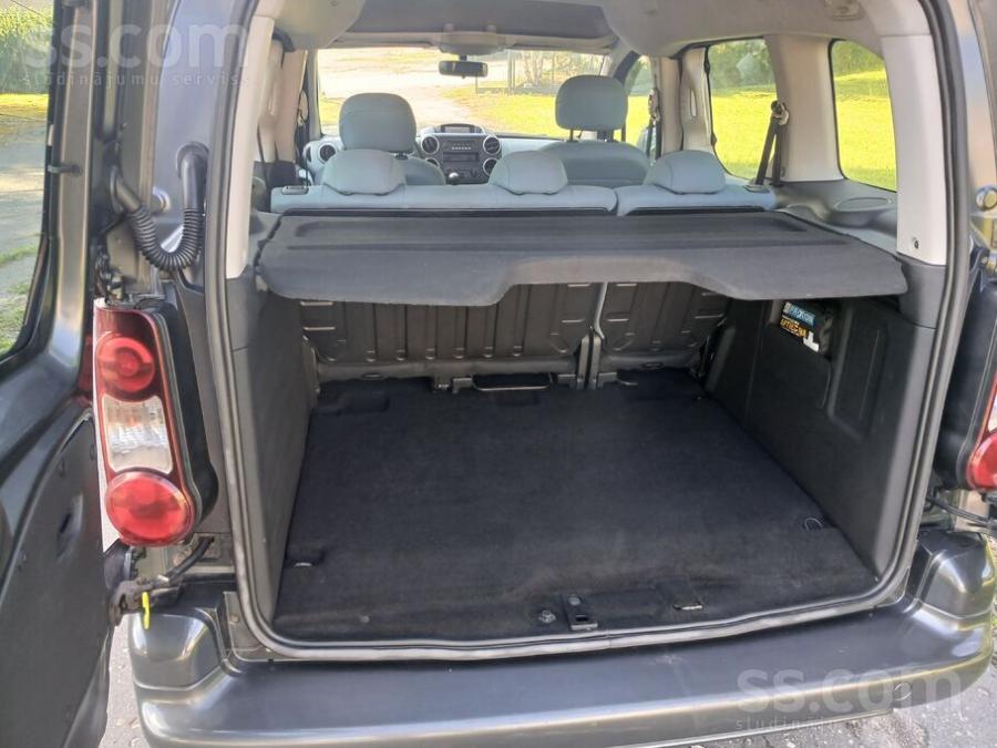 Pelēks Citroen Berlingo 2015 Ogre, ar dzinēja tilpumu 1.60 L un nobraukumu 248 tūkst. km par 3900 €, foto 14 vietnē AUTOMOTO.COM.LV