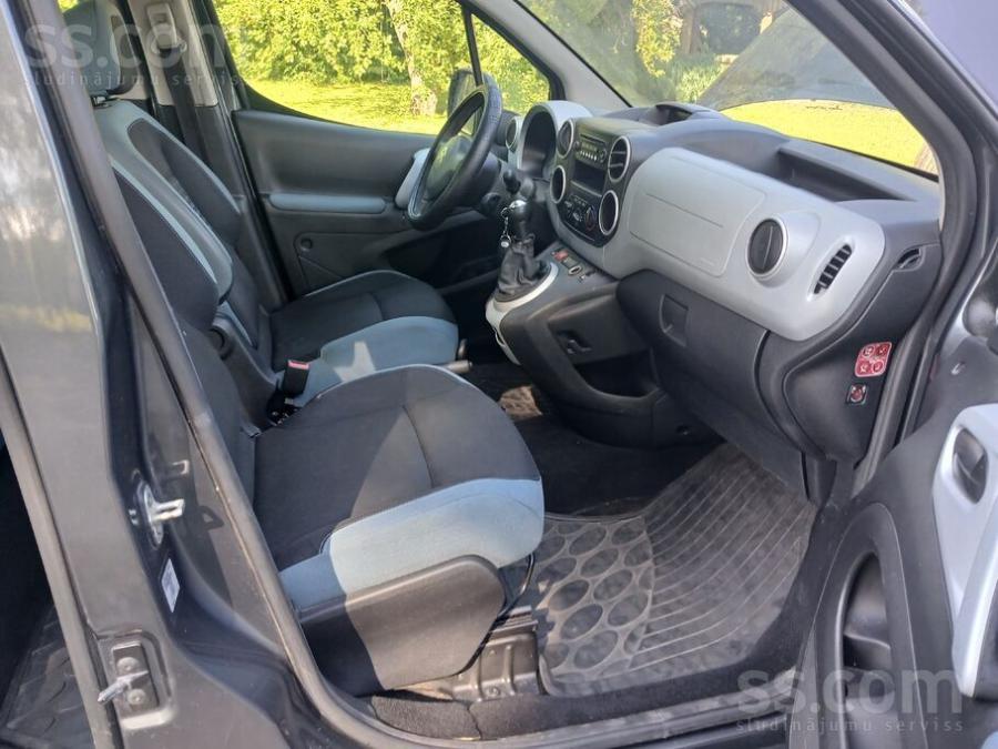 Pelēks Citroen Berlingo 2015 Ogre, ar dzinēja tilpumu 1.60 L un nobraukumu 248 tūkst. km par 3900 €, foto 20 vietnē AUTOMOTO.COM.LV