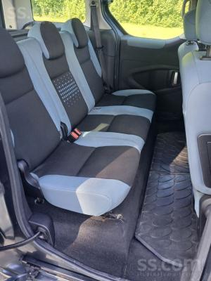 Pelēks Citroen Berlingo 2015 Ogre, ar dzinēja tilpumu 1.60 L un nobraukumu 248 tūkst. km par 3900 €, foto 22 vietnē AUTOMOTO.COM.LV