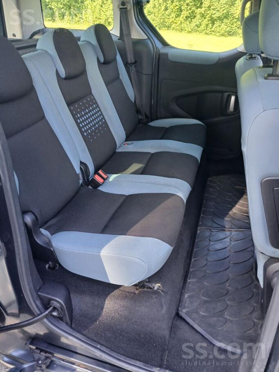 Pelēks Citroen Berlingo 2015 Ogre, ar dzinēja tilpumu 1.60 L un nobraukumu 248 tūkst. km par 3900 €, foto 23 vietnē AUTOMOTO.COM.LV