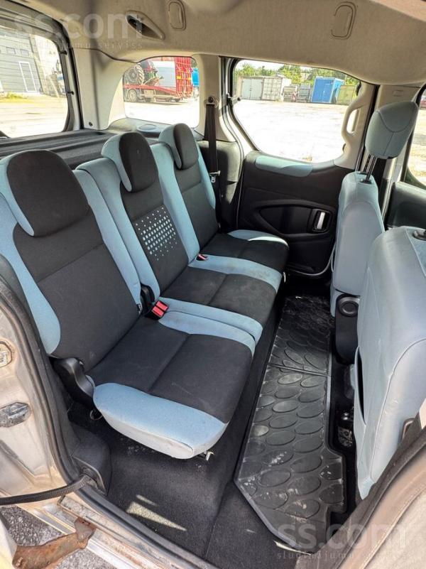 Grey Citroen Berlingo 2015 in Riga, with an engine capacity of 1.60 L and mileage of 302 thousand km for 1640 €, photo 5 on AUTOMOTO.COM.LV