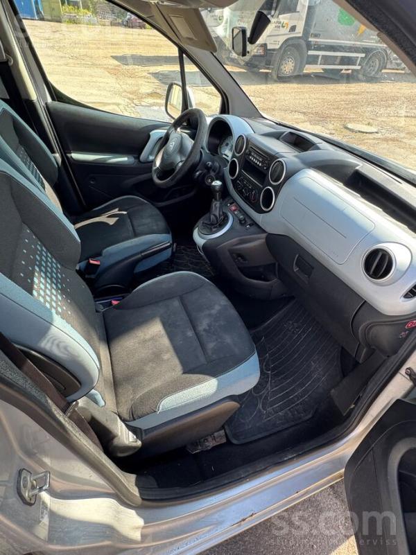Grey Citroen Berlingo 2015 in Riga, with an engine capacity of 1.60 L and mileage of 302 thousand km for 1640 €, photo 6 on AUTOMOTO.COM.LV