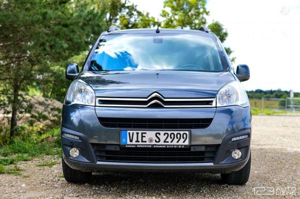 Grey Citroen Berlingo 2015 in Kretinga, with an engine capacity of 1.60 L and mileage of 205 thousand km for 6450 €, photo 4 on AUTOMOTO.COM.LV