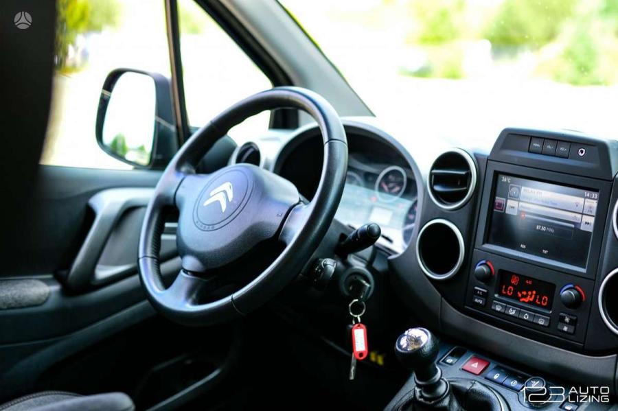 Grey Citroen Berlingo 2015 in Kretinga, with an engine capacity of 1.60 L and mileage of 205 thousand km for 6450 €, photo 12 on AUTOMOTO.COM.LV