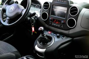 Grey Citroen Berlingo 2015 in Kretinga, with an engine capacity of 1.60 L and mileage of 205 thousand km for 6450 €, photo 13 on AUTOMOTO.COM.LV
