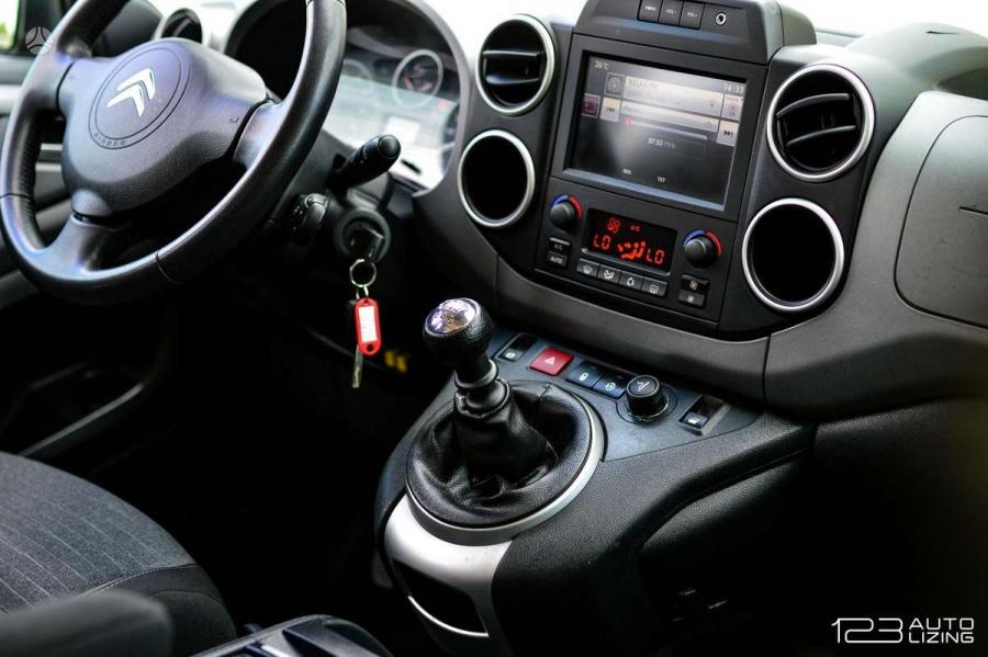 Grey Citroen Berlingo 2015 in Kretinga, with an engine capacity of 1.60 L and mileage of 205 thousand km for 6450 €, photo 13 on AUTOMOTO.COM.LV