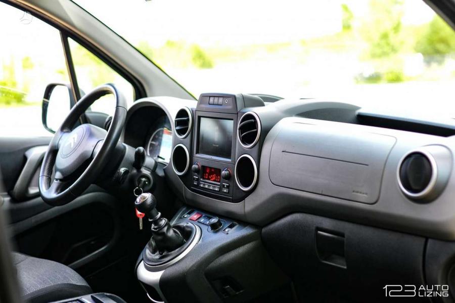 Grey Citroen Berlingo 2015 in Kretinga, with an engine capacity of 1.60 L and mileage of 205 thousand km for 6450 €, photo 15 on AUTOMOTO.COM.LV
