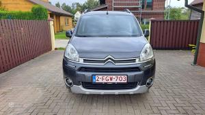 Pelēks Citroen Berlingo 2015 Plungė, ar dzinēja tilpumu 1.56 L un nobraukumu 255 tūkst. km par 5250 €, foto 1 vietnē AUTOMOTO.COM.LV