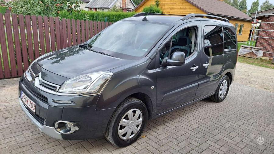 Pelēks Citroen Berlingo 2015 Plungė, ar dzinēja tilpumu 1.56 L un nobraukumu 255 tūkst. km par 5250 €, foto 3 vietnē AUTOMOTO.COM.LV