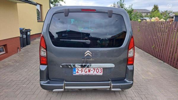 Citroen Berlingo 2015 PlungÄ vietnÄ PelÄks Citroen Berlingo 2015 PlungÄ, ar dzinÄja tilpumu 1.56 L un nobraukumu 255 tÅ«kst. km par 5250 ā¬, foto 5 vietnÄ AUTOMOTO.COM.LV