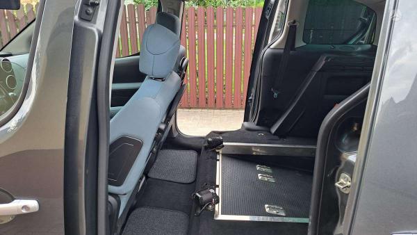Citroen Berlingo 2015 PlungÄ vietnÄ PelÄks Citroen Berlingo 2015 PlungÄ, ar dzinÄja tilpumu 1.56 L un nobraukumu 255 tÅ«kst. km par 5250 ā¬, foto 8 vietnÄ AUTOMOTO.COM.LV