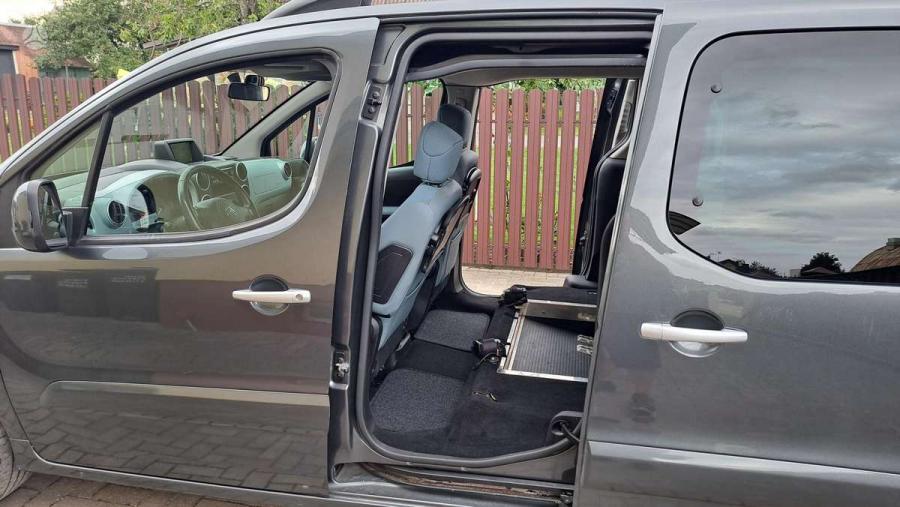 Pelēks Citroen Berlingo 2015 Plungė, ar dzinēja tilpumu 1.56 L un nobraukumu 255 tūkst. km par 5250 €, foto 9 vietnē AUTOMOTO.COM.LV