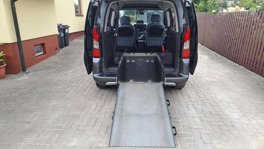 Pelēks Citroen Berlingo 2015 Plungė, ar dzinēja tilpumu 1.56 L un nobraukumu 255 tūkst. km par 5250 €, foto 11 vietnē AUTOMOTO.COM.LV