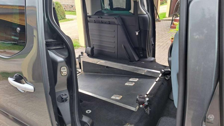Pelēks Citroen Berlingo 2015 Plungė, ar dzinēja tilpumu 1.56 L un nobraukumu 255 tūkst. km par 5250 €, foto 15 vietnē AUTOMOTO.COM.LV
