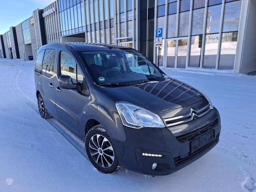Pelēks Citroen Berlingo 2016 Viļņa, ar dzinēja tilpumu 1.56 L un nobraukumu 299 tūkst. km par 5450 €, foto 4 vietnē AUTOMOTO.COM.LV