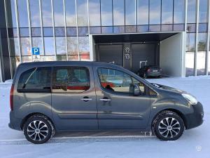 Pelēks Citroen Berlingo 2016 Viļņa, ar dzinēja tilpumu 1.56 L un nobraukumu 299 tūkst. km par 5450 €, foto 5 vietnē AUTOMOTO.COM.LV