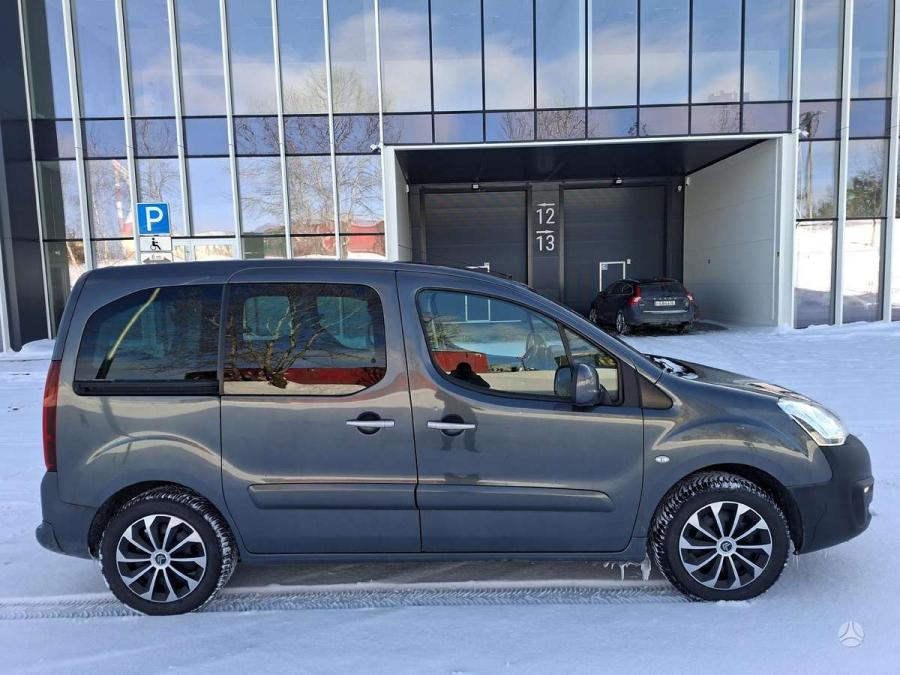 Pelēks Citroen Berlingo 2016 Viļņa, ar dzinēja tilpumu 1.56 L un nobraukumu 299 tūkst. km par 5450 €, foto 5 vietnē AUTOMOTO.COM.LV