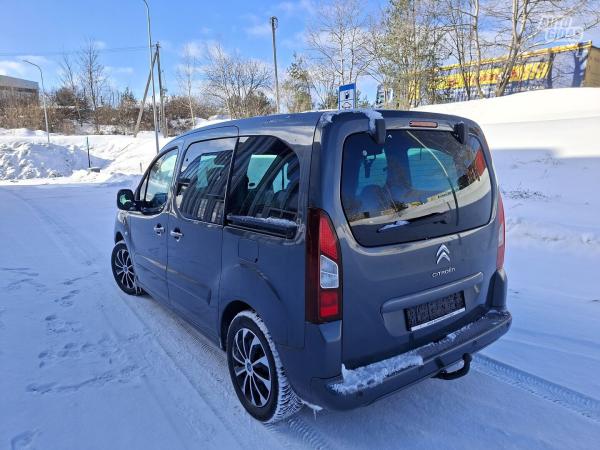 Grey Citroen Berlingo 2016 in Vilnius, with an engine capacity of 1.60 L and mileage of 299 thousand km for 5350 €, photo 2 on AUTOMOTO.COM.LV