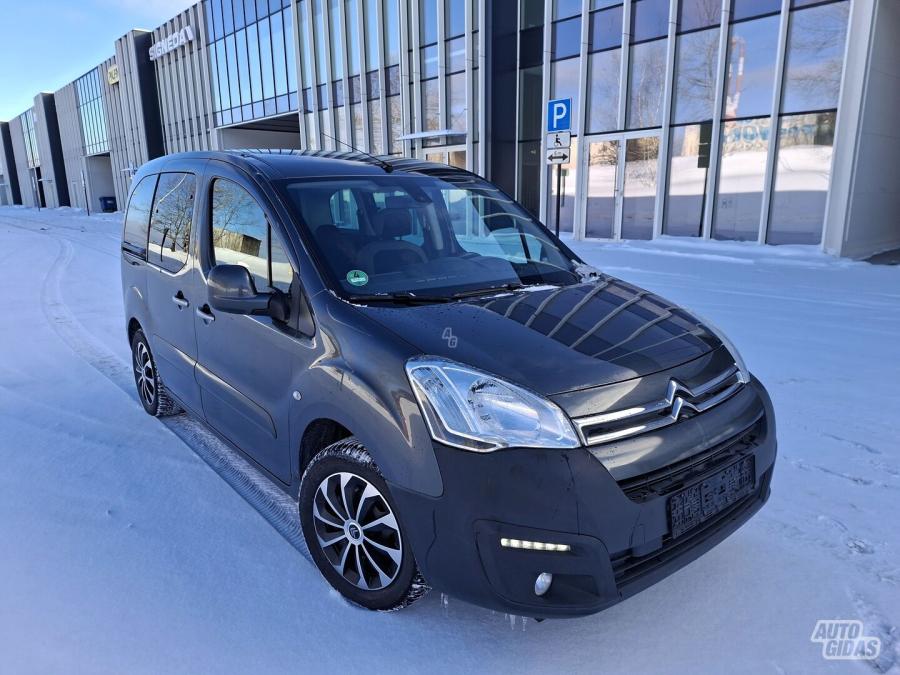 Grey Citroen Berlingo 2016 in Vilnius, with an engine capacity of 1.60 L and mileage of 299 thousand km for 5350 €, photo 4 on AUTOMOTO.COM.LV