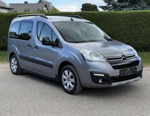 Pelēks Citroen Berlingo 2016 Ukmergė, ar dzinēja tilpumu 1.56 L un nobraukumu 300 tūkst. km par 4700 €, foto 1 vietnē AUTOMOTO.COM.LV