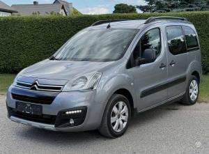 Grey Citroen Berlingo 2016 in Ukmerge, with an engine capacity of 1.56 L and mileage of 300 thousand km for 4700 €, photo 3 on AUTOMOTO.COM.LV