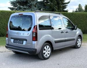Grey Citroen Berlingo 2016 in Ukmerge, with an engine capacity of 1.56 L and mileage of 300 thousand km for 4700 €, photo 4 on AUTOMOTO.COM.LV