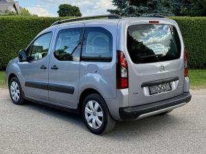 Grey Citroen Berlingo 2016 in Ukmerge, with an engine capacity of 1.56 L and mileage of 300 thousand km for 4700 €, photo 5 on AUTOMOTO.COM.LV