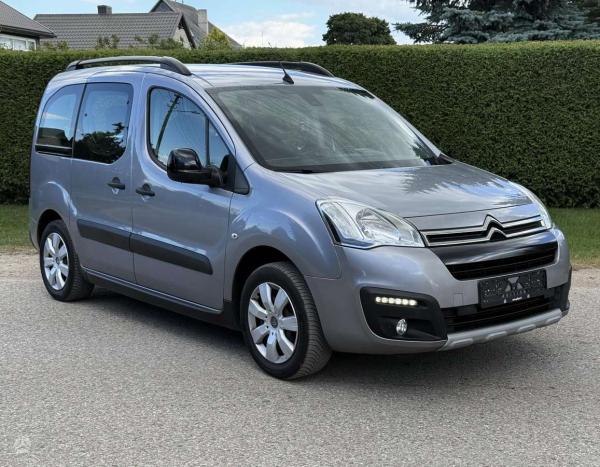 Grey Citroen Berlingo 2016 in Ukmerge, with an engine capacity of 1.56 L and mileage of 300 thousand km for 4600 €, photo 1 on AUTOMOTO.COM.LV