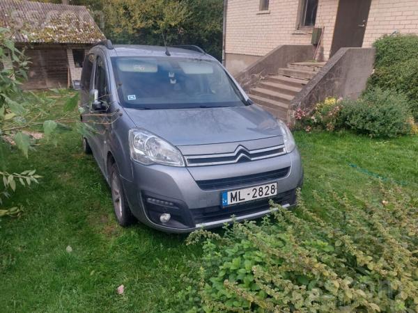 Pelēks Citroen Berlingo 2017 Tukums, ar dzinēja tilpumu 1.60 L un nobraukumu 227 tūkst. km par 3000 €, foto 2 vietnē AUTOMOTO.COM.LV