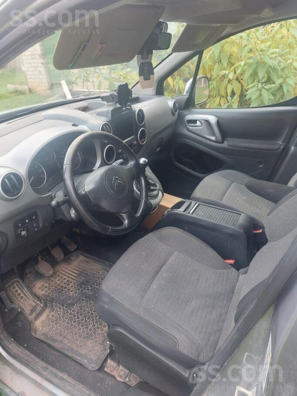 Pelēks Citroen Berlingo 2017 Tukums, ar dzinēja tilpumu 1.60 L un nobraukumu 227 tūkst. km par 3000 €, foto 10 vietnē AUTOMOTO.COM.LV