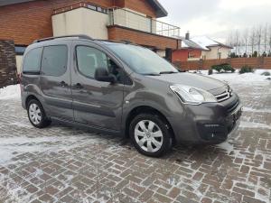 Grey Citroen Berlingo 2017 in Pakruojis, with an engine capacity of 1.20 L and mileage of 102 thousand km for 5750 €, photo 2 on AUTOMOTO.COM.LV