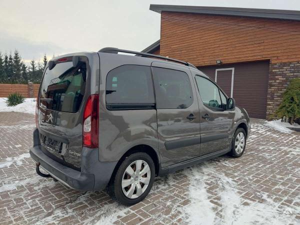 Grey Citroen Berlingo 2017 in Pakruojis, with an engine capacity of 1.20 L and mileage of 102 thousand km for 5750 €, photo 3 on AUTOMOTO.COM.LV