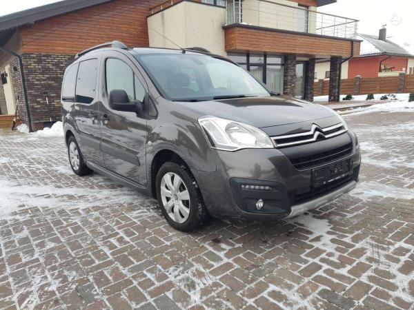 Grey Citroen Berlingo 2017 in Pakruojis, with an engine capacity of 1.20 L and mileage of 102 thousand km for 5750 €, photo 6 on AUTOMOTO.COM.LV