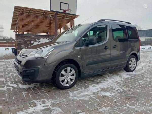 Grey Citroen Berlingo 2017 in Pakruojis, with an engine capacity of 1.20 L and mileage of 102 thousand km for 5750 €, photo 7 on AUTOMOTO.COM.LV