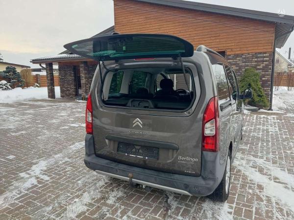 Grey Citroen Berlingo 2017 in Pakruojis, with an engine capacity of 1.20 L and mileage of 102 thousand km for 5750 €, photo 8 on AUTOMOTO.COM.LV