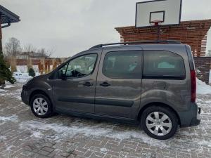 Grey Citroen Berlingo 2017 in Pakruojis, with an engine capacity of 1.20 L and mileage of 102 thousand km for 5750 €, photo 9 on AUTOMOTO.COM.LV