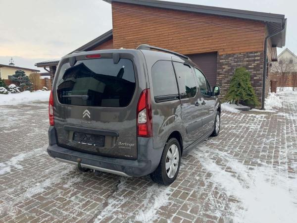 Grey Citroen Berlingo 2017 in Pakruojis, with an engine capacity of 1.20 L and mileage of 102 thousand km for 5750 €, photo 10 on AUTOMOTO.COM.LV